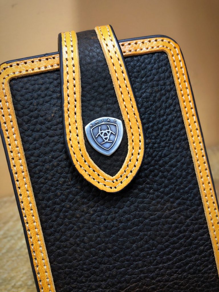 ARIAT – Logo Concho Cell Phone Case ( Chocolate Brown ) – El Potrerito