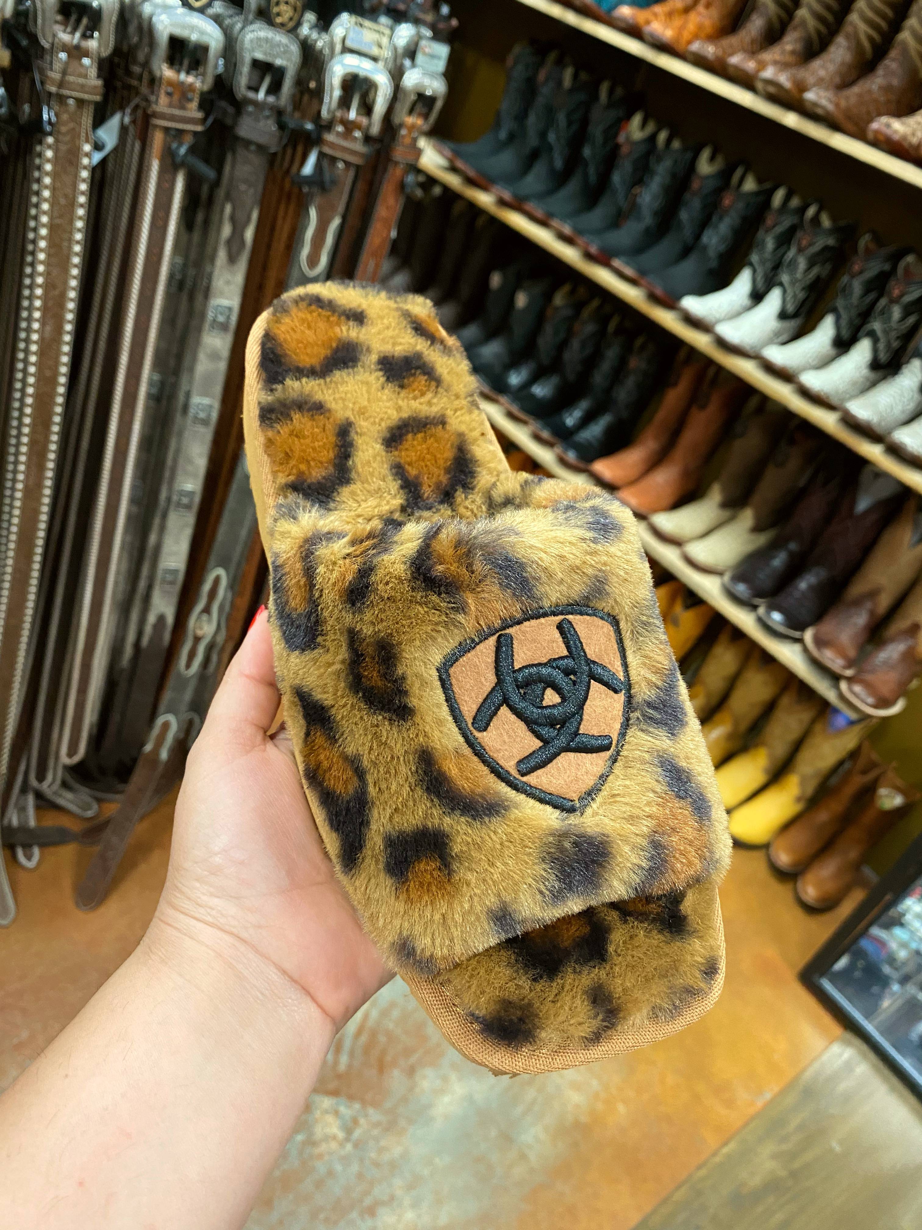 ARIAT – Womens Cozy Slide Slippers Cheetah – El Potrerito